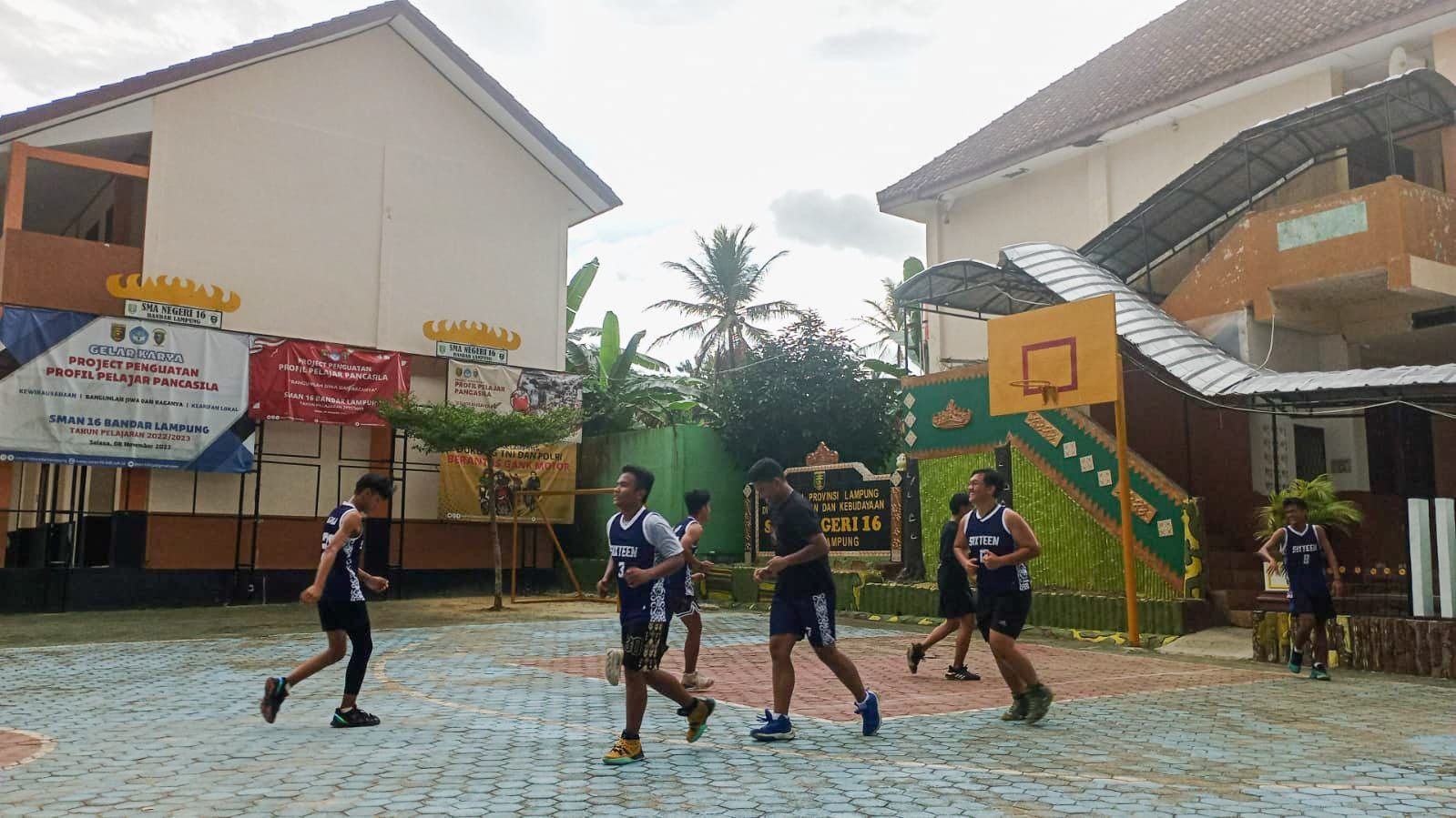 Menuju DBL Lampung: Cerita Unik Penggawa SMAN 16 Selama Latihan | DBL ID